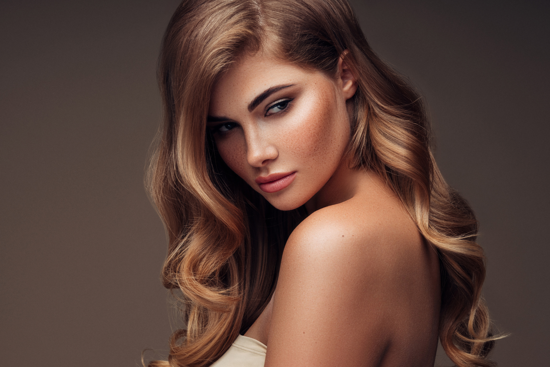 Blow Out Haare: Frisuren Trend für Volumen | Blowout Hair